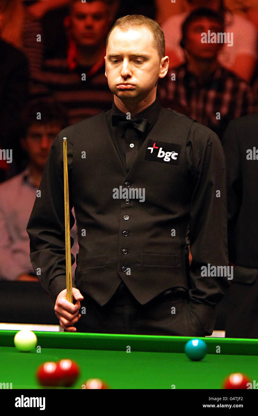 Graeme Dott in action against Ali Carter during The Masters 2012 at ...