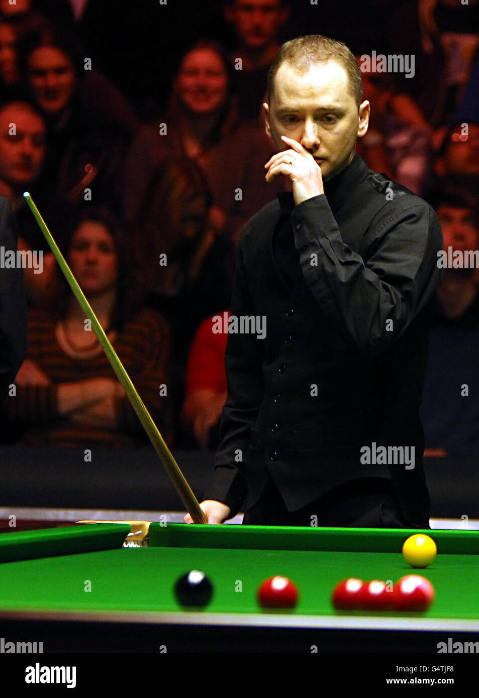 Graeme dott against ali carter masters 2012 alexandra palace hi-res ...