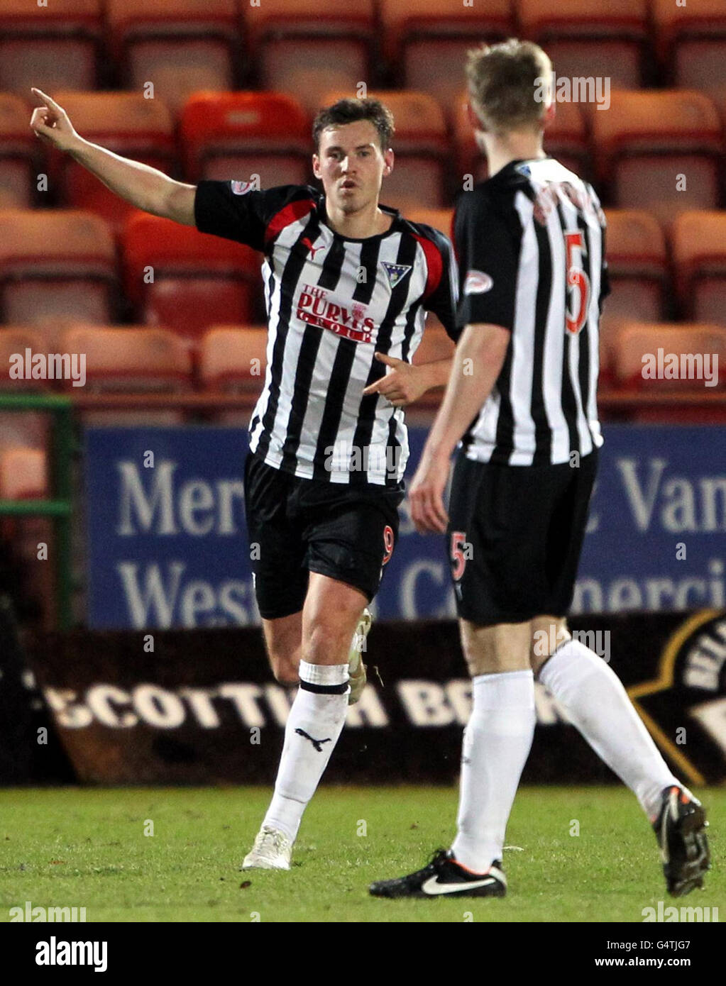 Dunfermline's Andy Barrowman (left) celebrates his goal during the ...