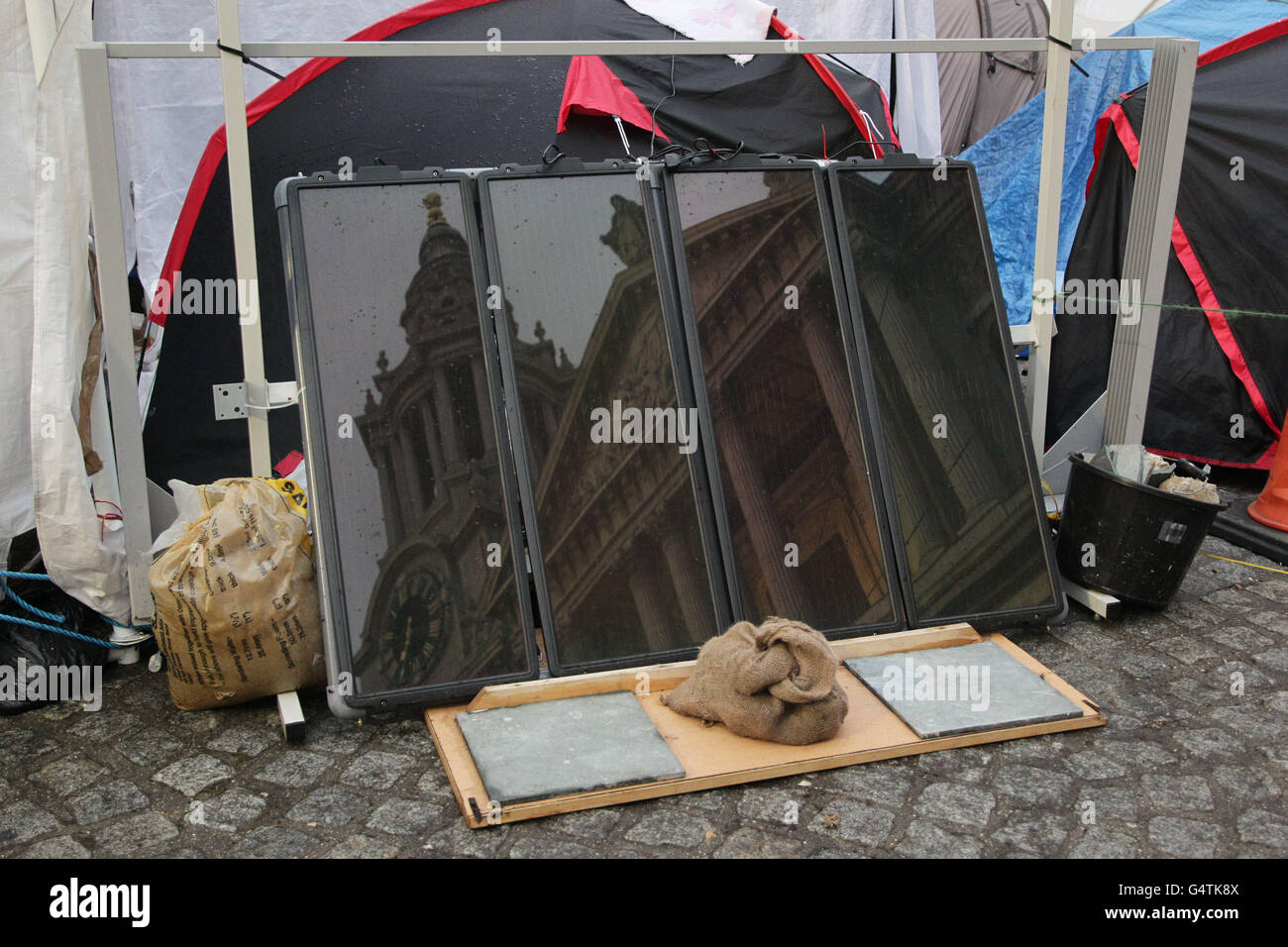 Solar panels missing hi-res stock photography and images - Alamy