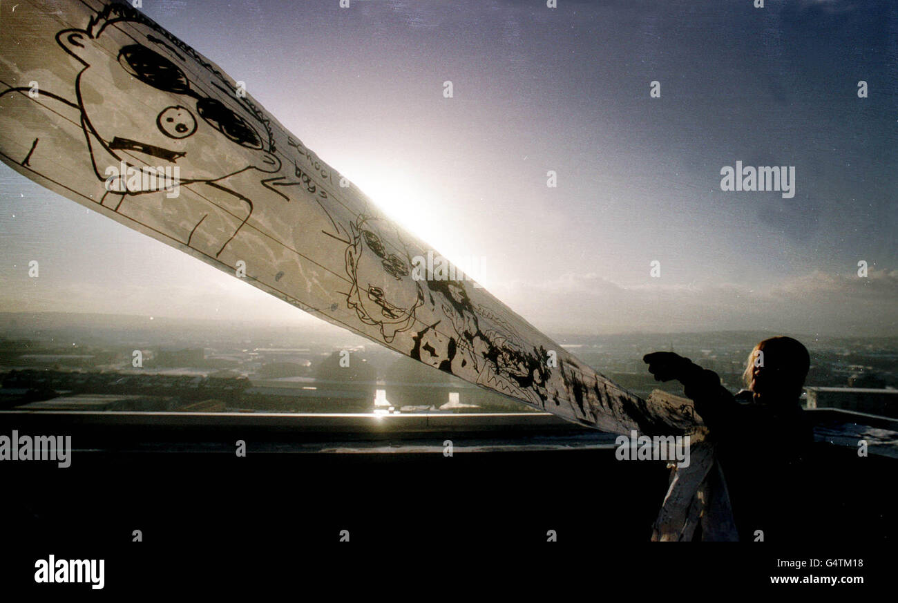 Wrap around hi-res stock photography and images - Alamy