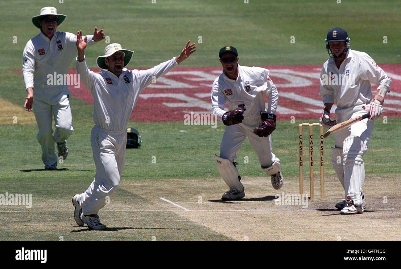 Sport cricket celebrating michael atherton hi-res stock photography and ...