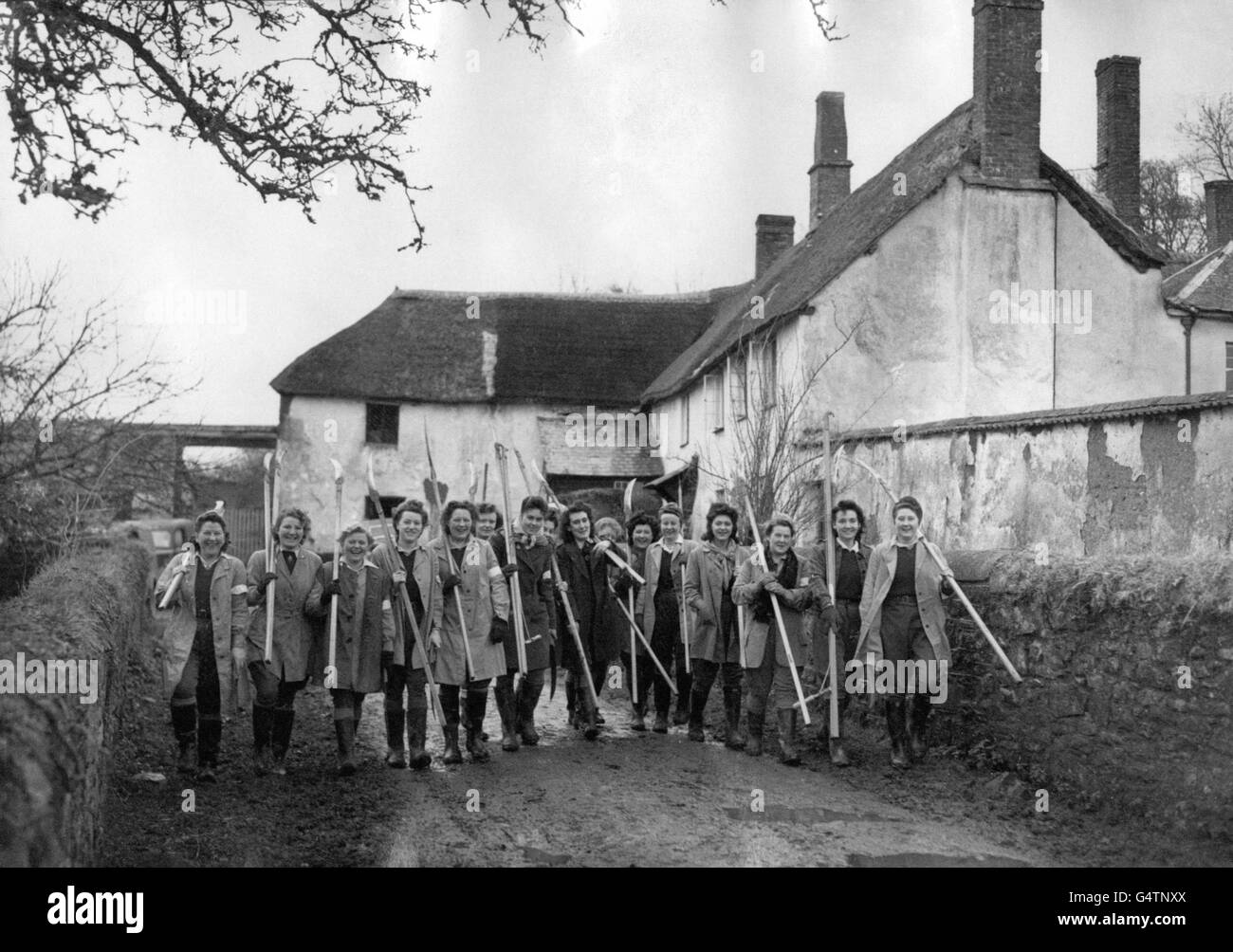 Land girls world war ii hi-res stock photography and images - Alamy