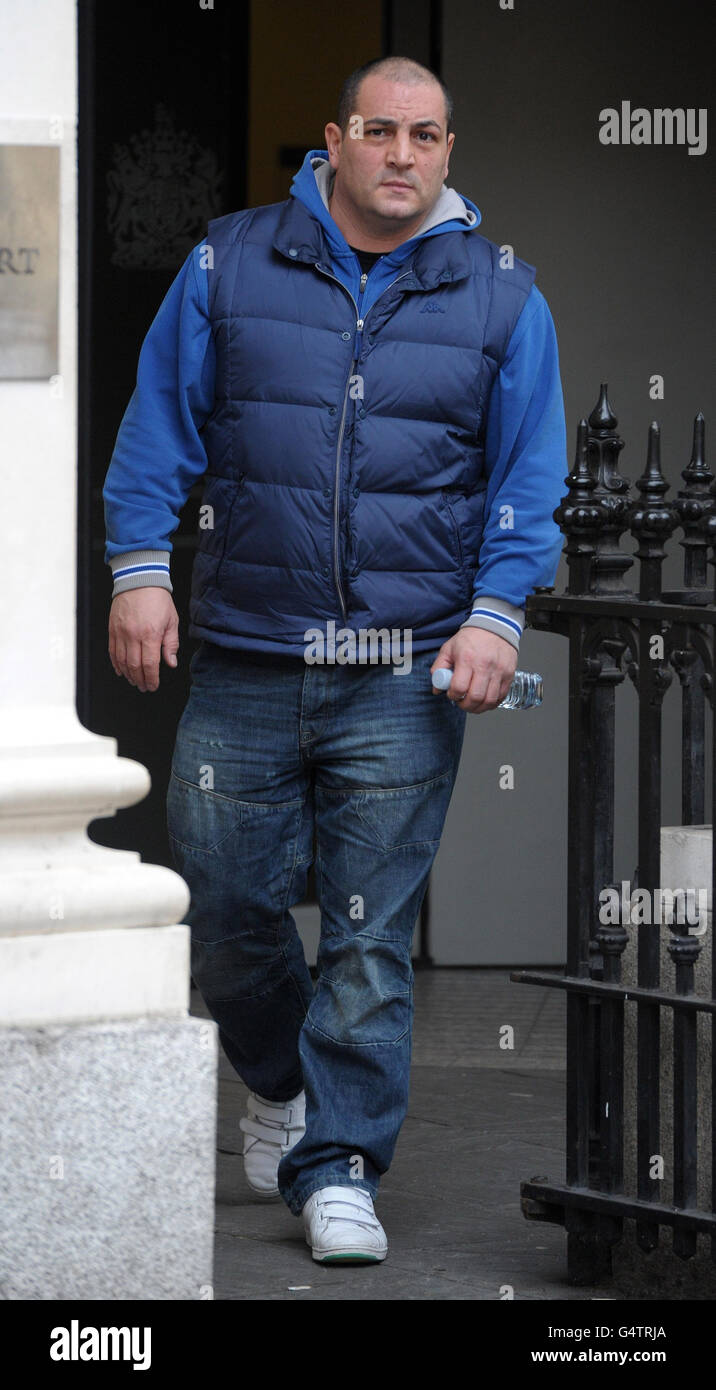 Police officers stand outside court hi-res stock photography and images ...