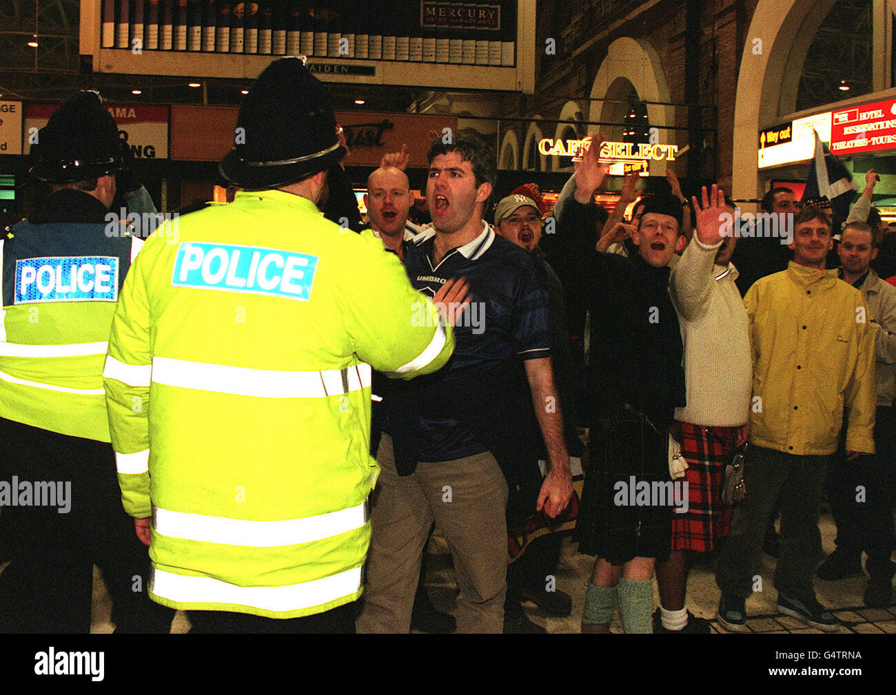 Football scotland fans shouting hi-res stock photography and images - Alamy