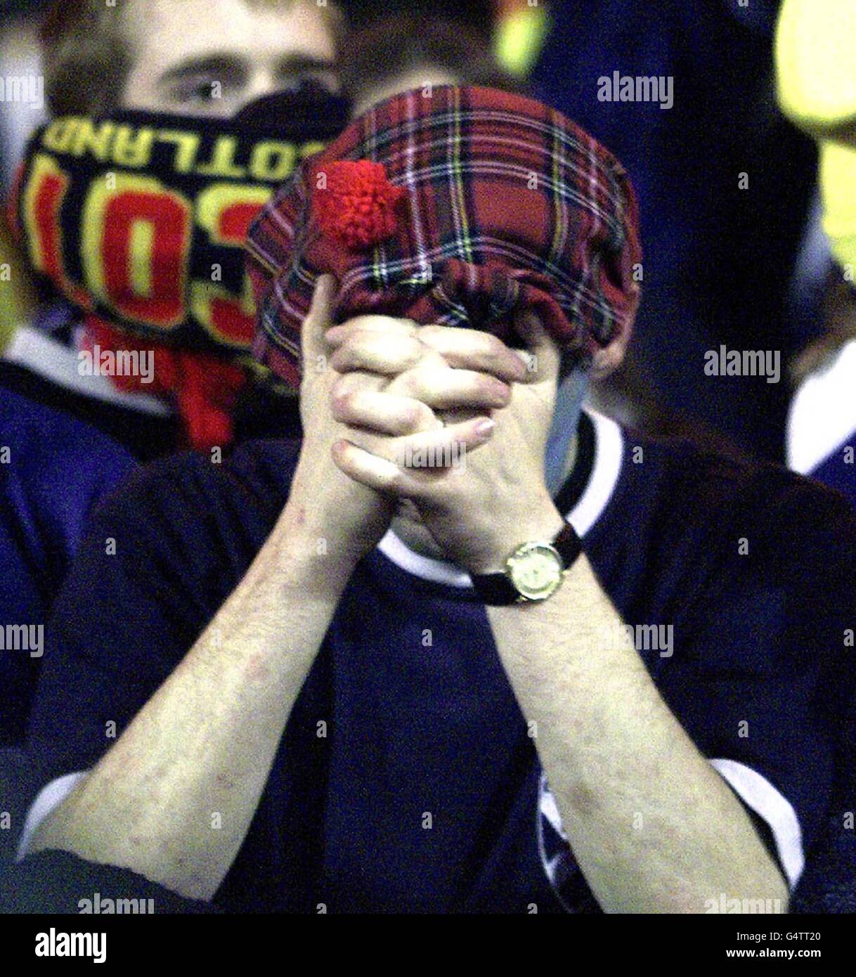 Despair for Scotland fans as they fail to reach the Euro 2000 finals ...