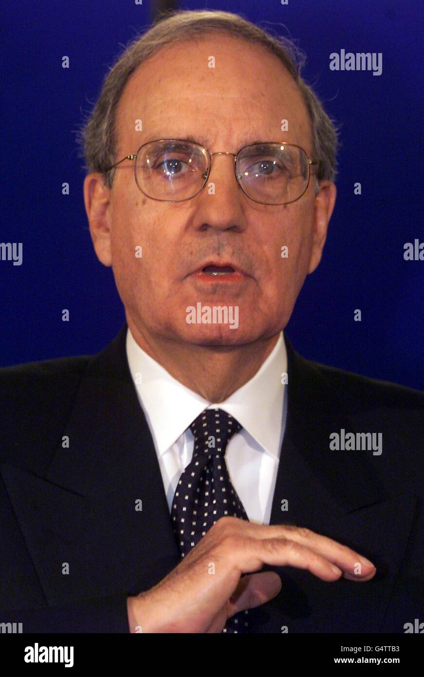 Former US senator George Mitchell making his final report into the Good ...
