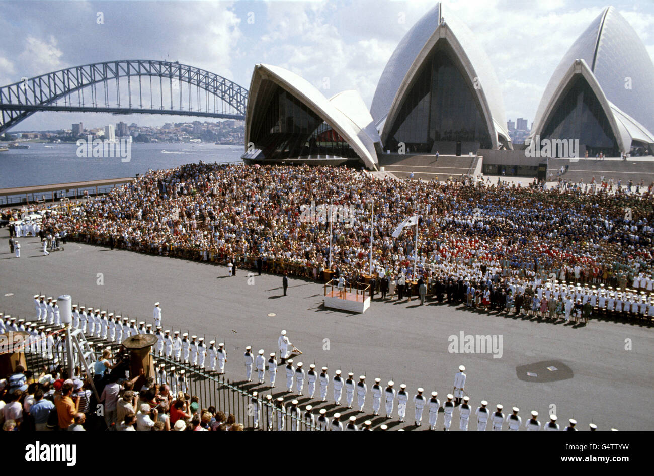 Received by naval guard honour hmas nirimba hi-res stock photography ...