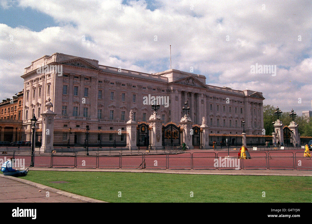 London scenes/Buckingham Palace. A front view of Buckingham Palace, in ...