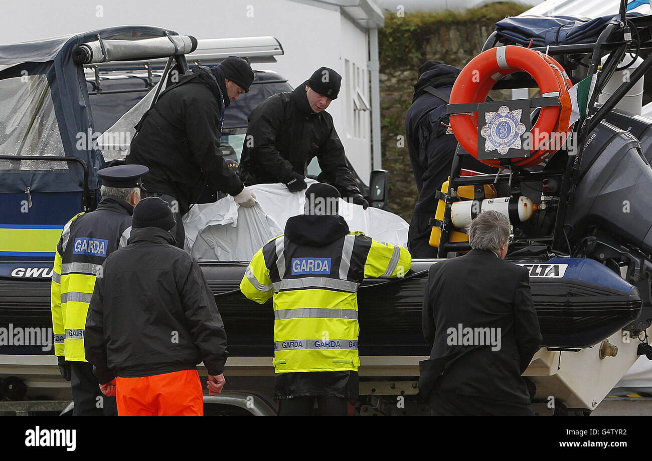 Members of the Garda sub-aqua unit lift the body of Egyptian crew ...