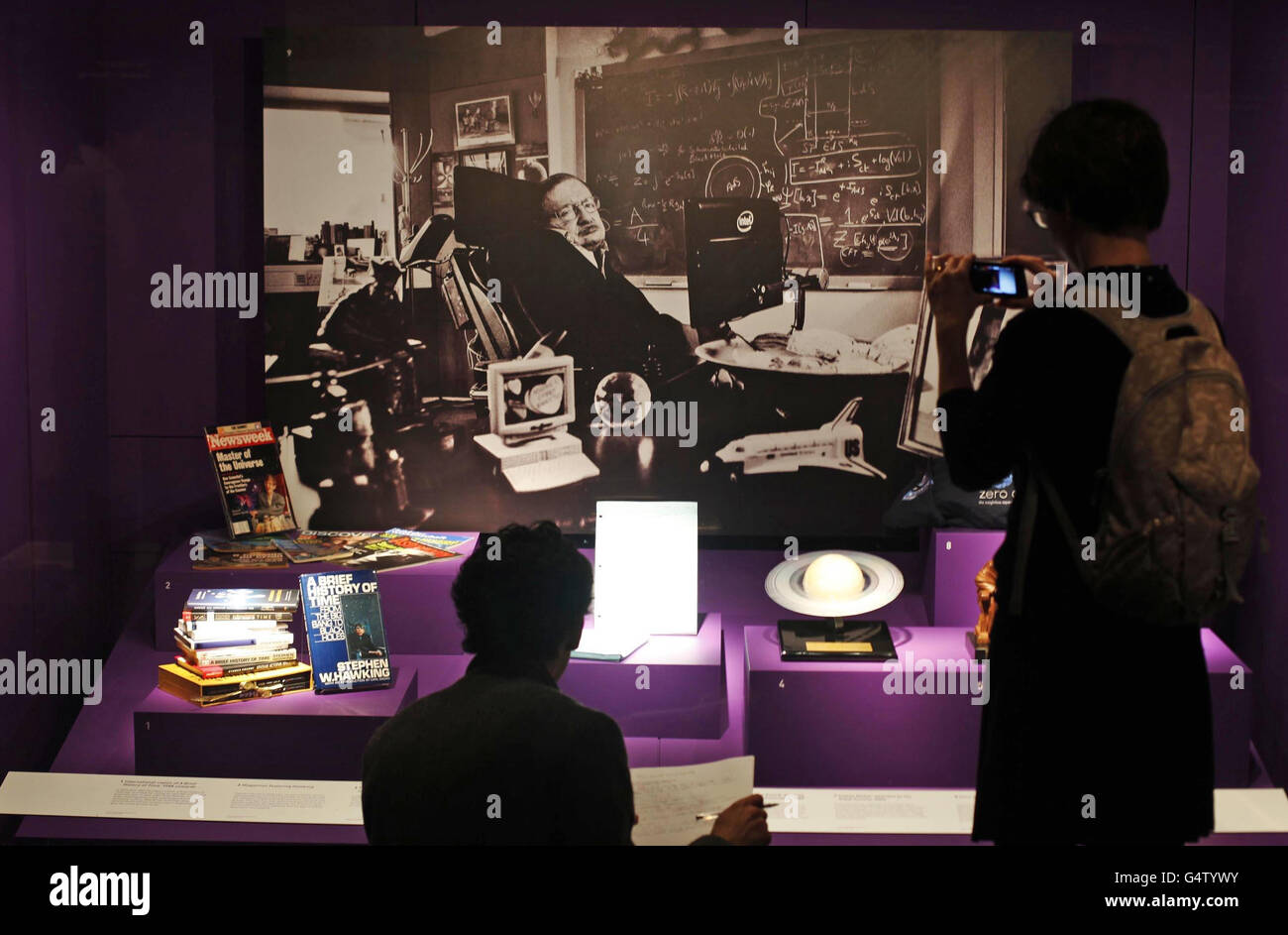 Museum host hawking exhibition hi-res stock photography and images - Alamy