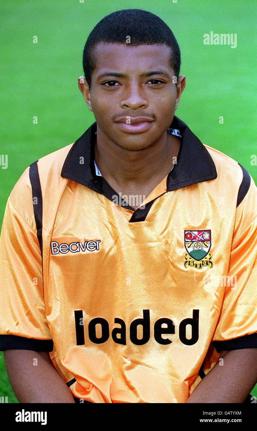 Leon Bell of Barnet football club, prior to the 1999-2000 season Stock ...