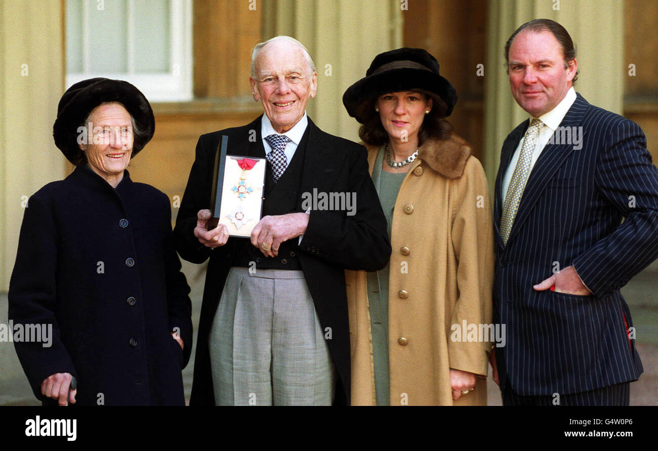 Investiture deedes hi-res stock photography and images - Alamy