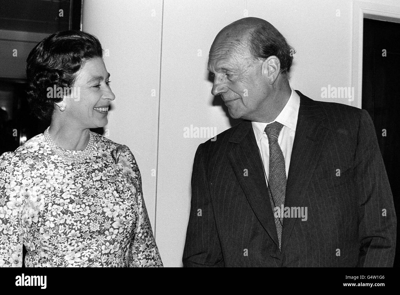Lord charteris, queen elizabeth hi-res stock photography and images - Alamy