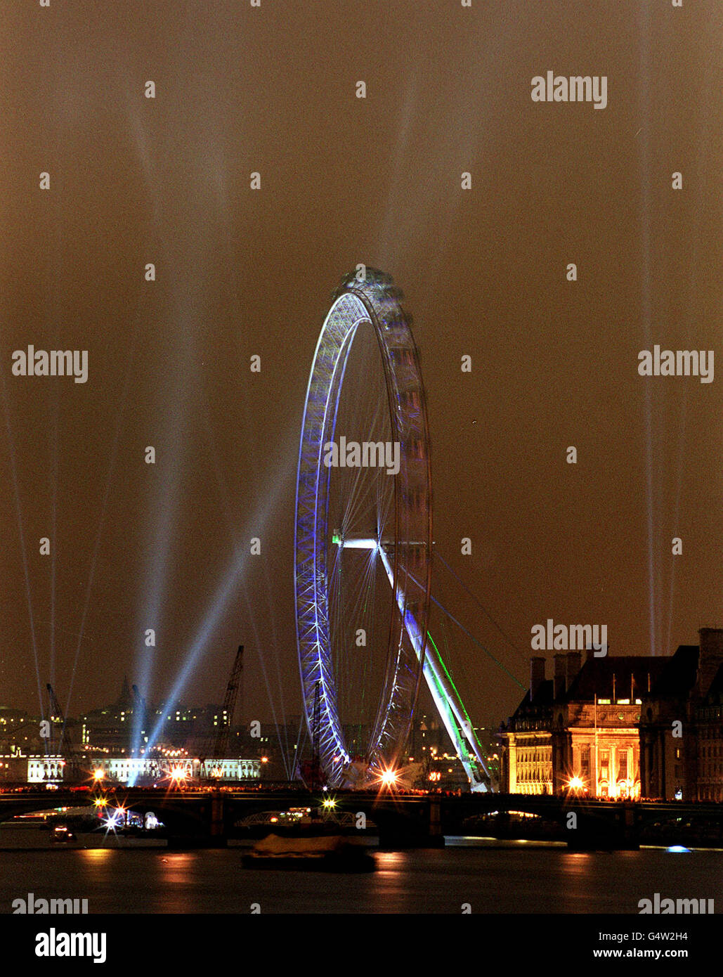MILLENNIUM Wheel / Spotlights Stock Photo - Alamy