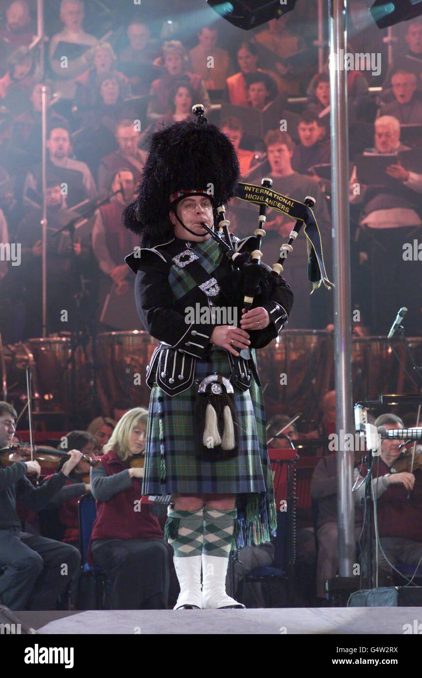 Ten pipers piping hi-res stock photography and images - Alamy