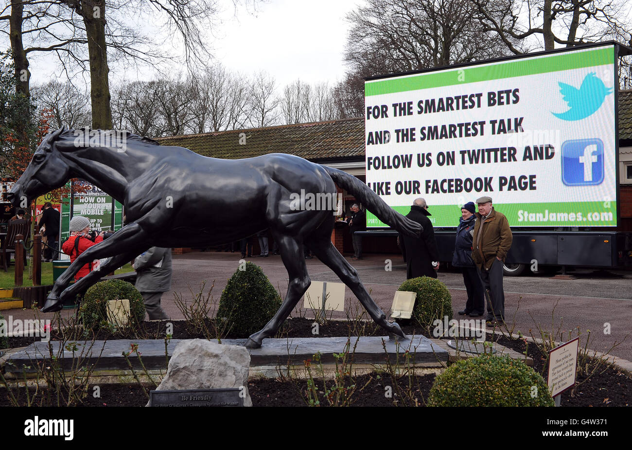 Horse Racing - Peter Marsh Chase Raceday - Haydock Park. Stan James ...