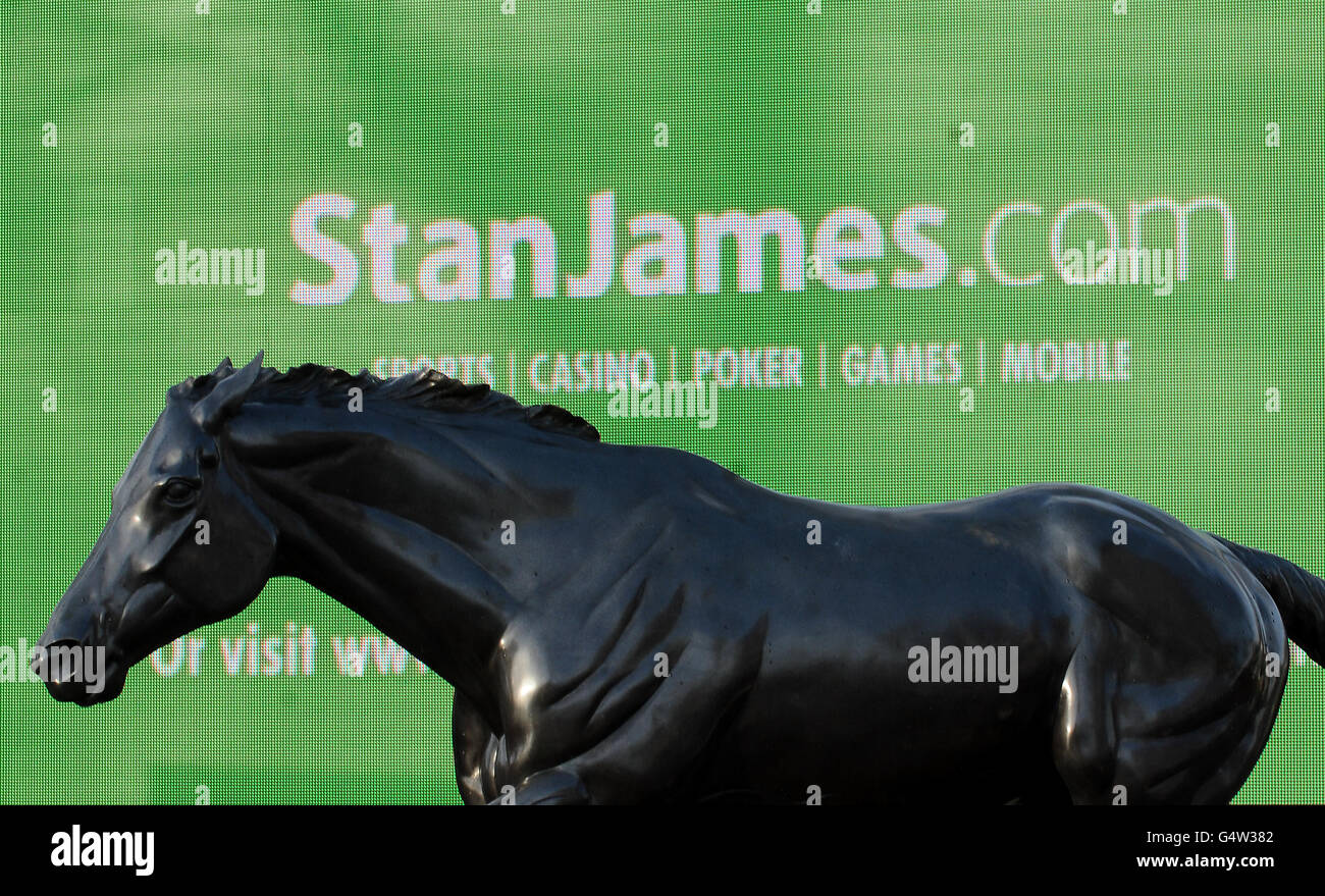 Horse Racing - Peter Marsh Chase Raceday - Haydock Park. Stan James ...