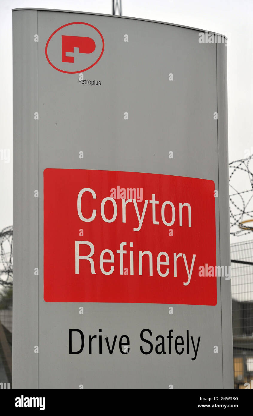 Road sign outside the petroplus refinery in coryton in essex hi-res ...