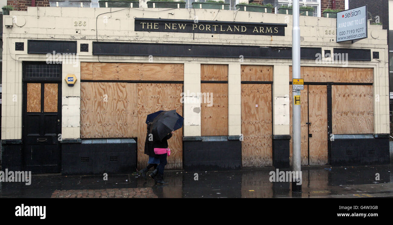 Closed pubs south london hi-res stock photography and images - Alamy