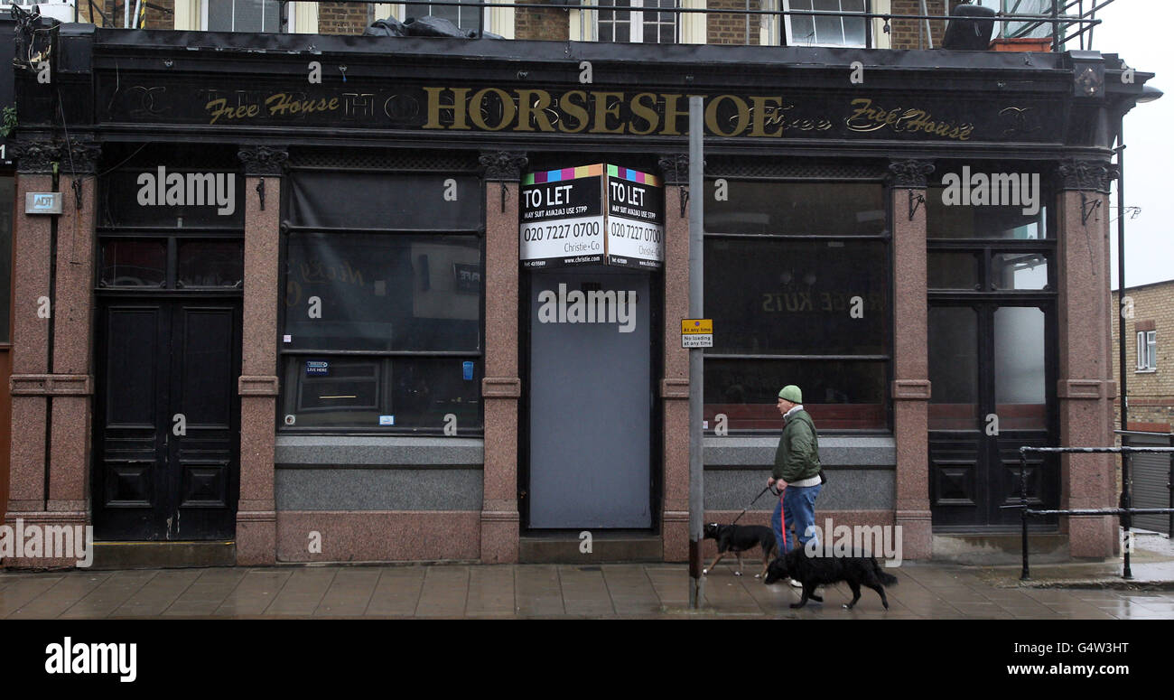 Closed pubs south london hi-res stock photography and images - Alamy