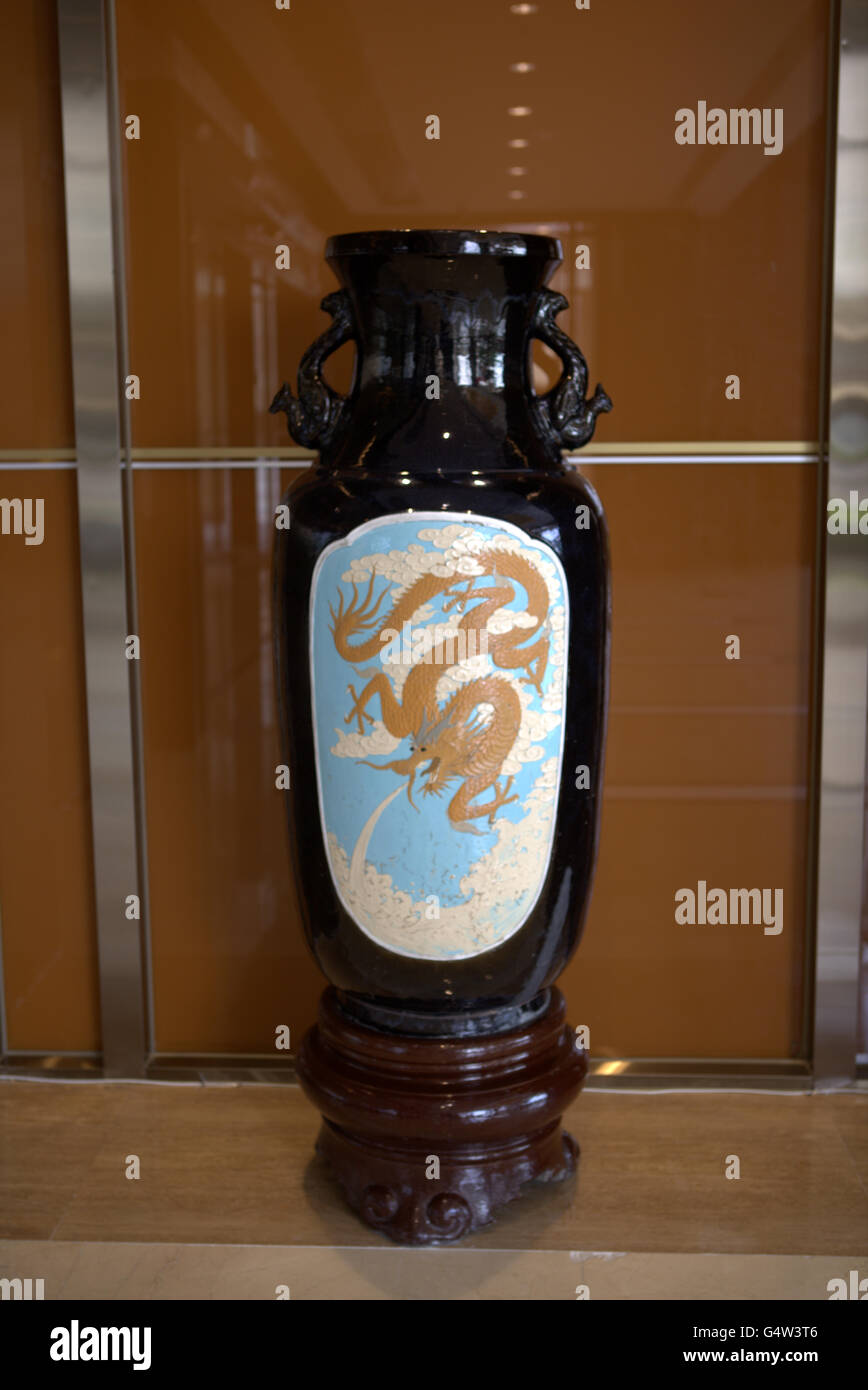 Bone china vase hi-res stock photography and images - Alamy