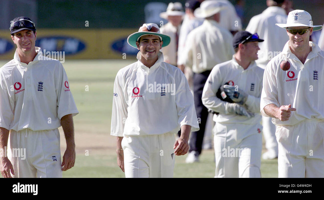 Michael Vaughan, Vikram Solanki, Chris Read,(background) and Graeme ...