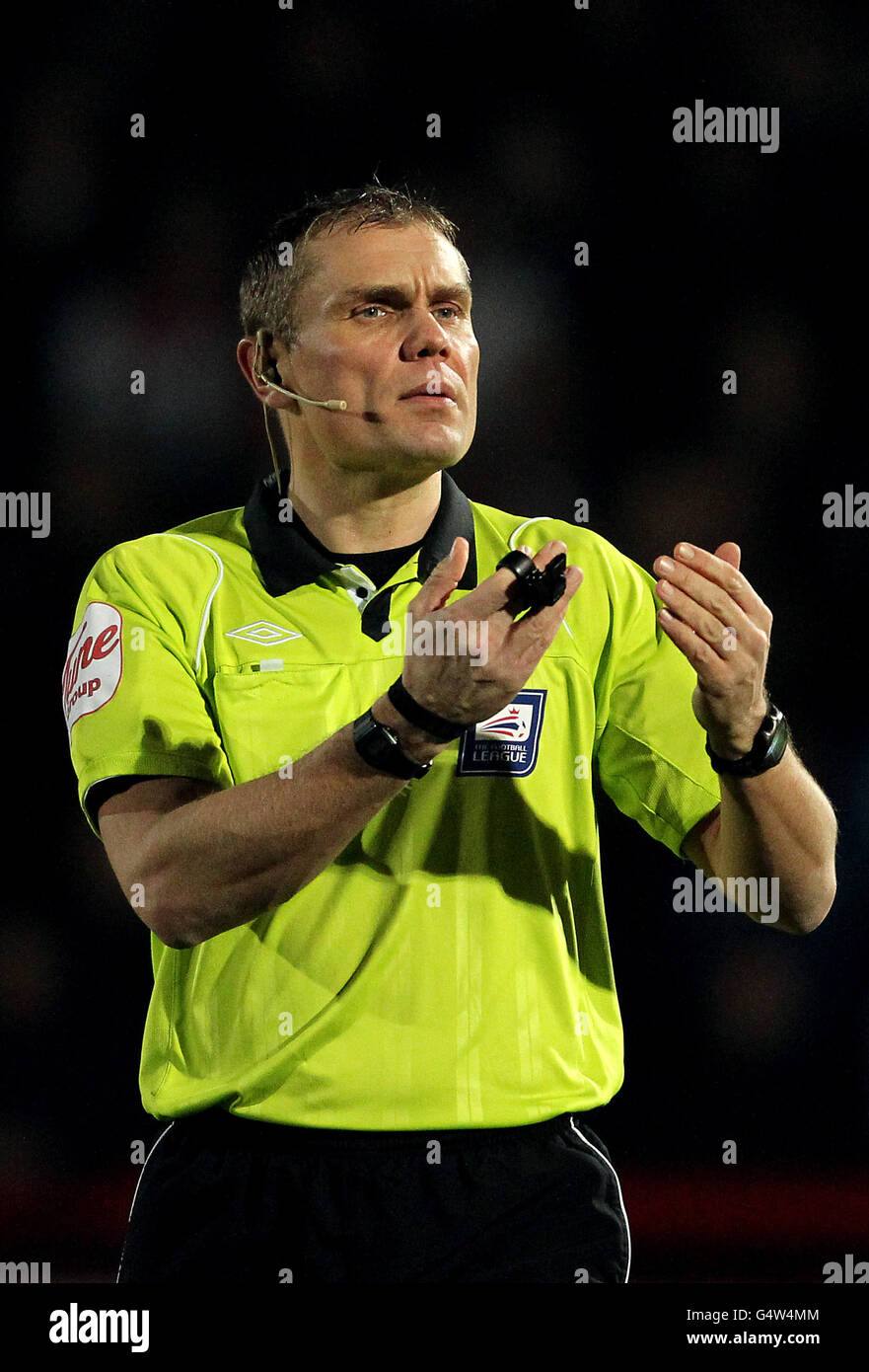 Football referee in action hi-res stock photography and images - Alamy