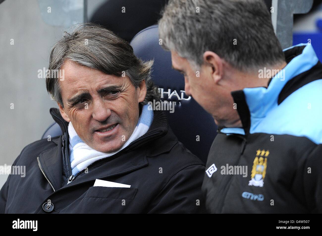 Manchester City manager Roberto Mancini and his assistant Brian Kidd ...