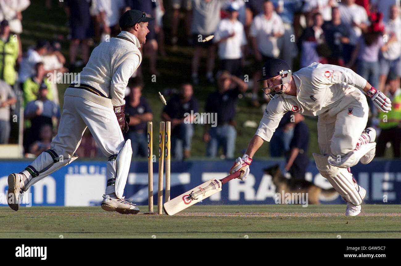 Cricket Maddy run out Eng v SA Stock Photo - Alamy