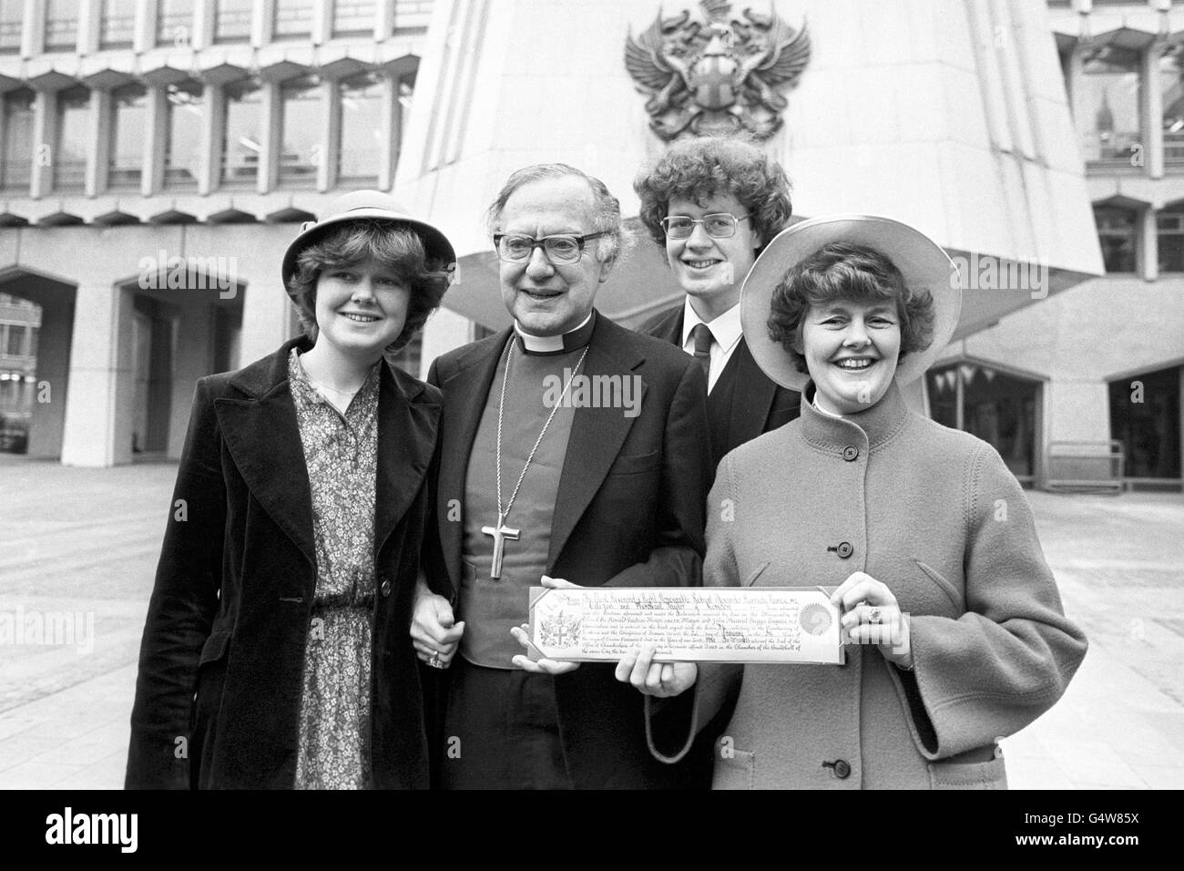 Dr robert runcie and his wife rosalind hi-res stock photography and ...