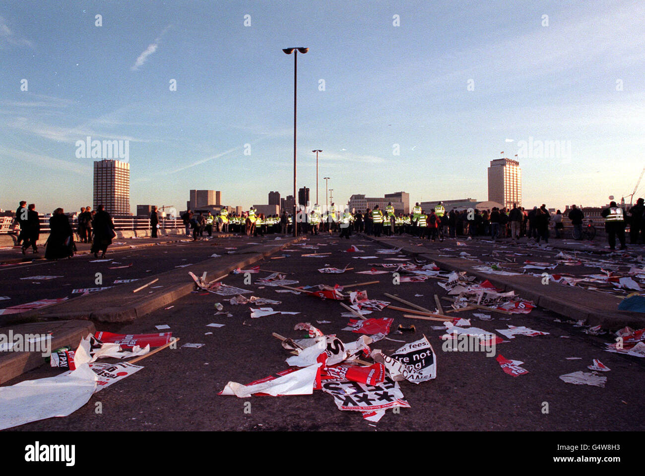 Student protest/Litter on bridge Stock Photo - Alamy