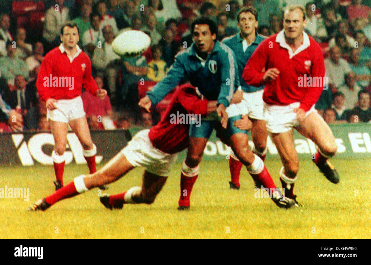 RUGBY/Serge Blanco/5. French full back Serge Blanco in action during ...
