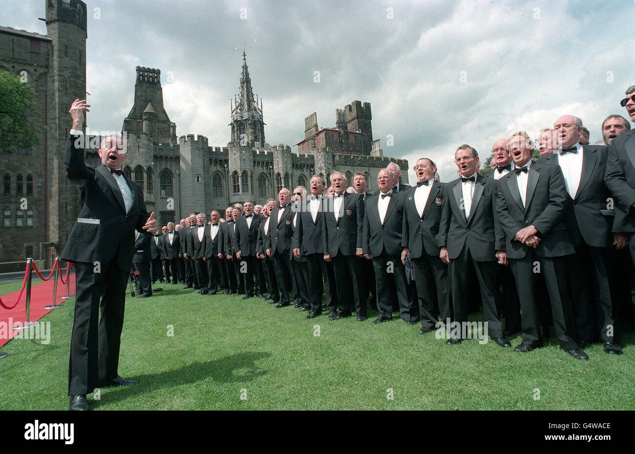 Welsh male voice choir hi-res stock photography and images - Alamy