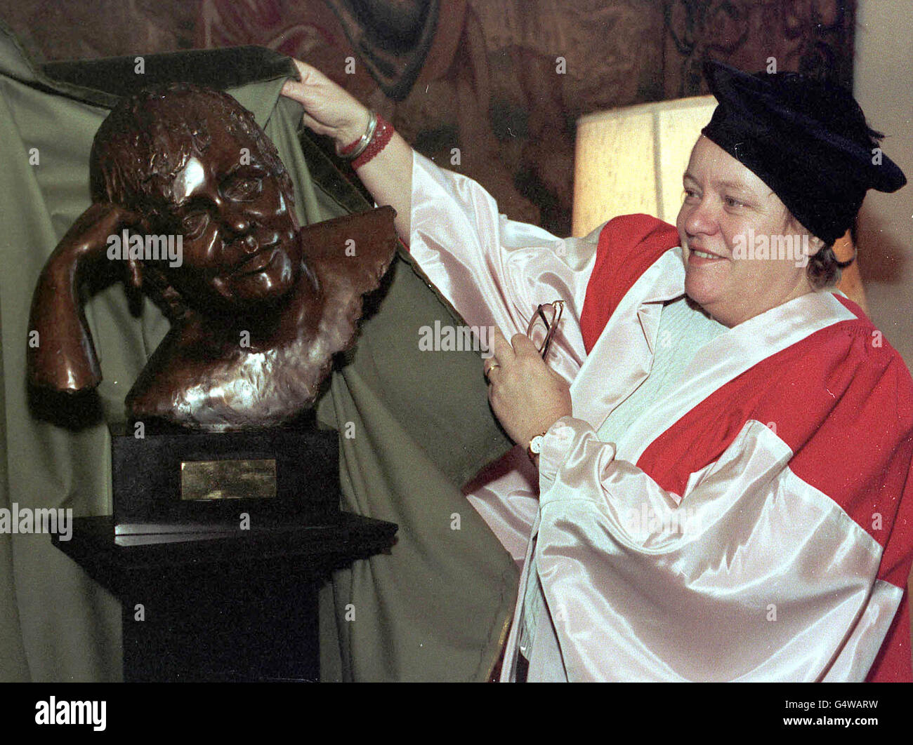 Cabinet Office minister Mo Mowlam unveils a bronze bust of herself by ...