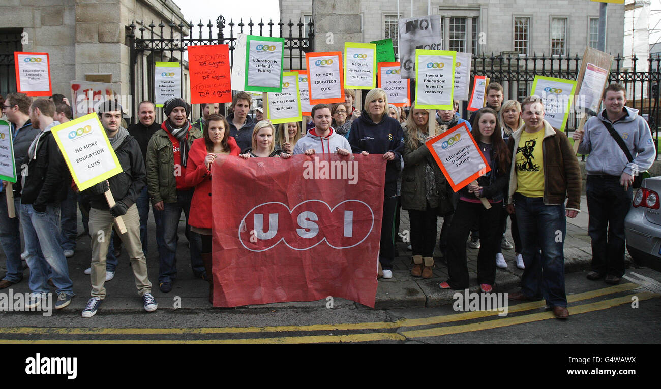Department of education ireland hi-res stock photography and images - Alamy