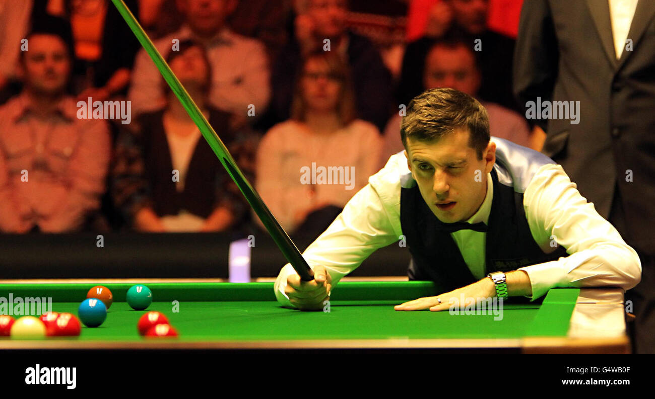 Snooker action stephen lee hi-res stock photography and images - Alamy