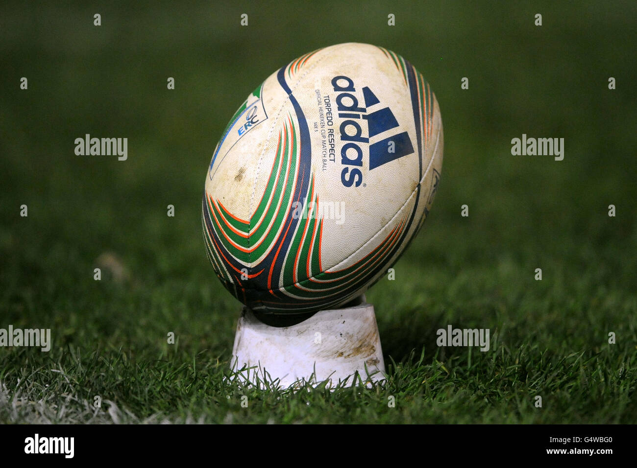 The heineken cup official rugby ball hi-res stock photography and ...