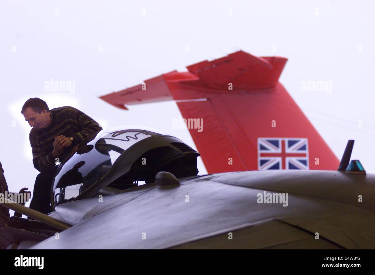 British Secretary of State for Defence , Geoff Hoon, inspects a British ...