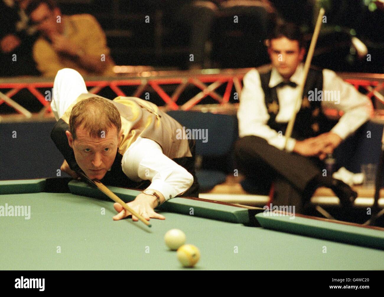 Steve Davis playing pool Stock Photo - Alamy