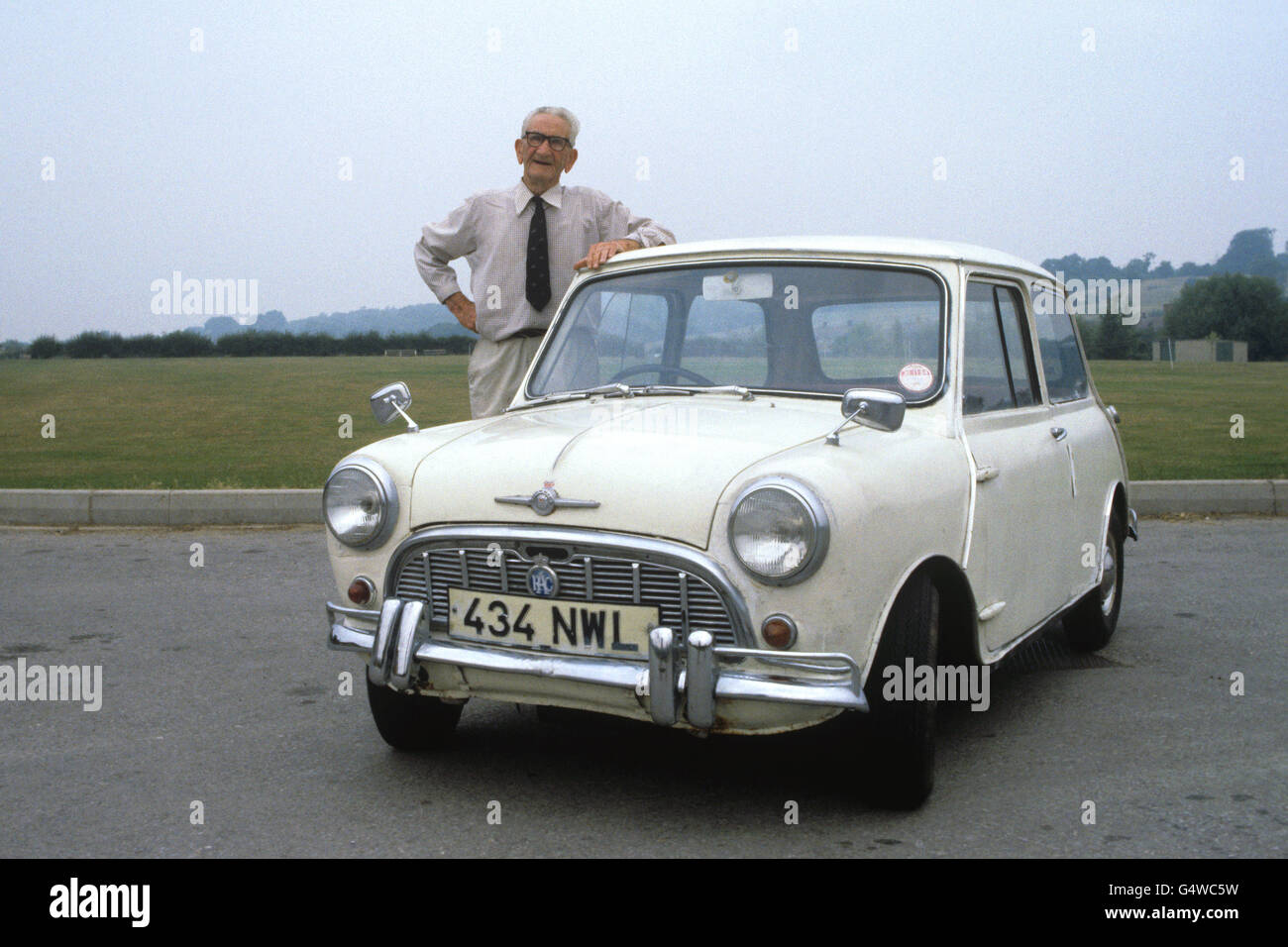 Austin mini 1959 High Resolution Stock Photography and Images - Alamy