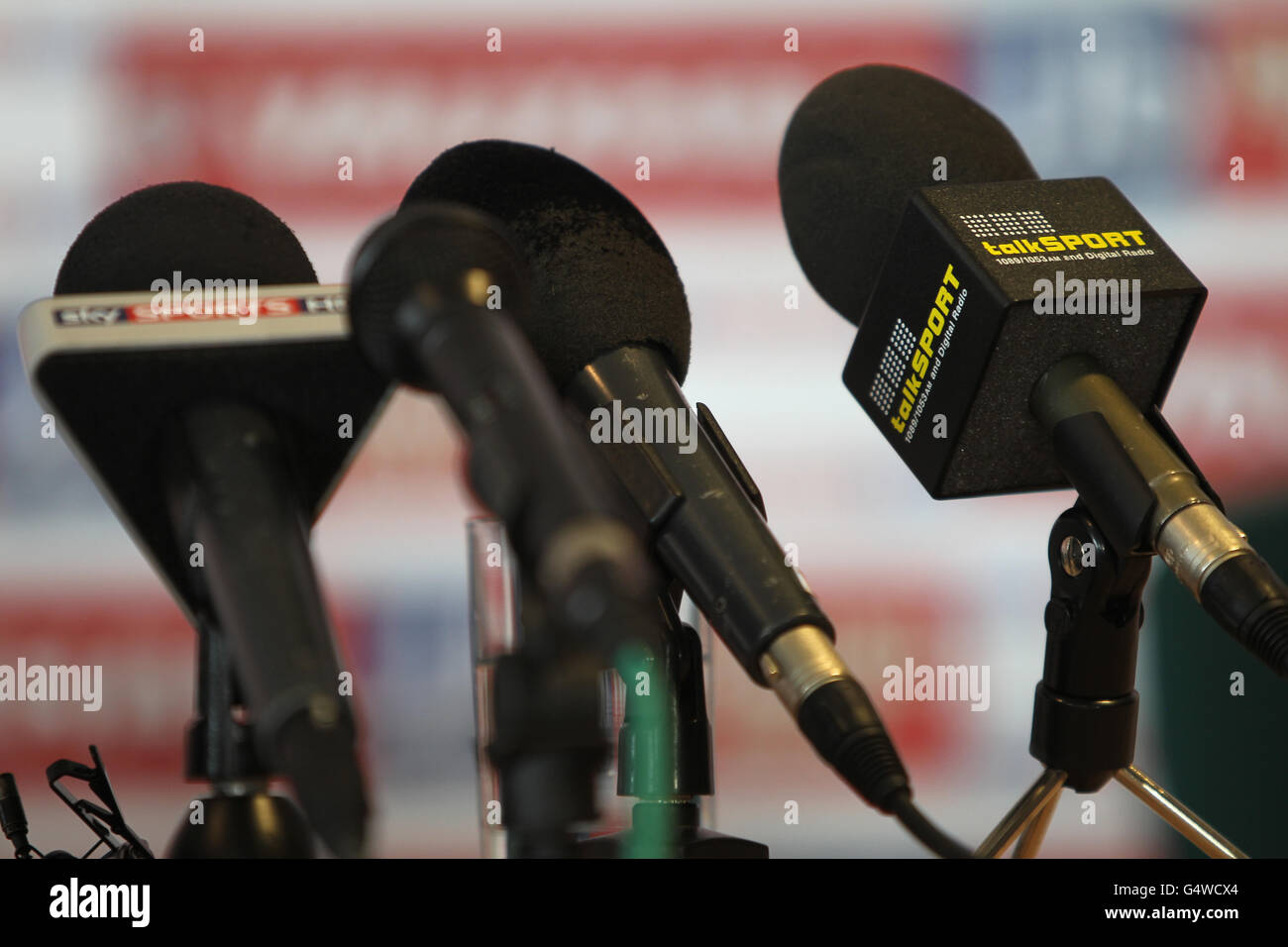 Press conference microphones hi-res stock photography and images - Alamy