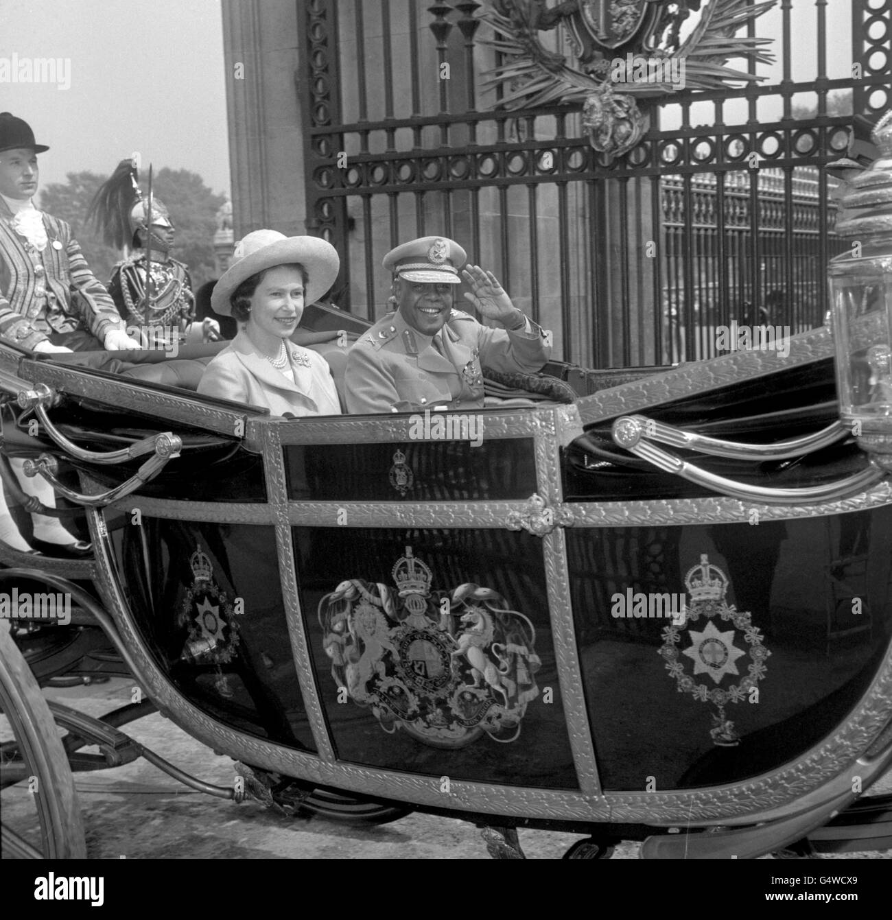 Queen Elizabeth II and her guest, General Ibrahim Abboud, President of ...