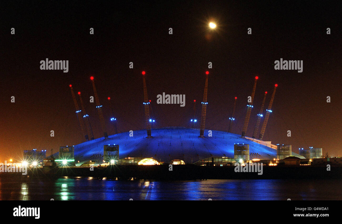 The moon attempts outshine millennium dome hi-res stock photography and ...
