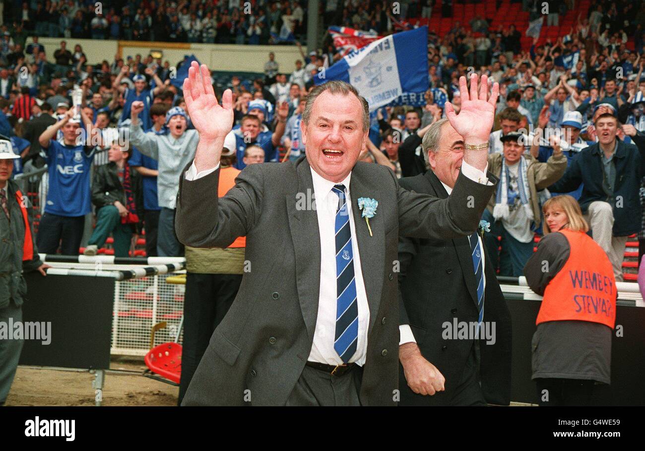 Peter johnson everton hi-res stock photography and images - Alamy