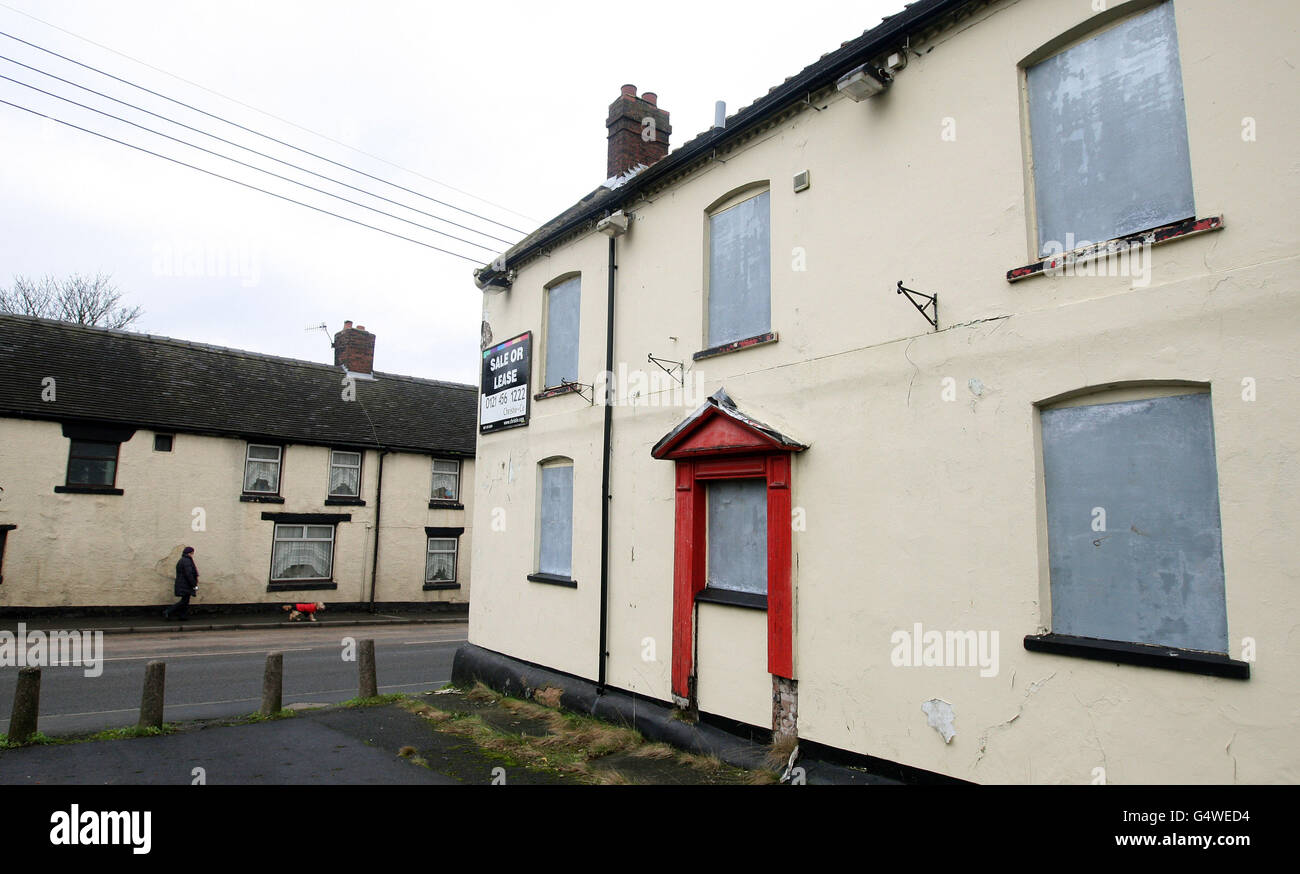 Boarded up pub in cellarhead area stoke on trent hi-res stock ...