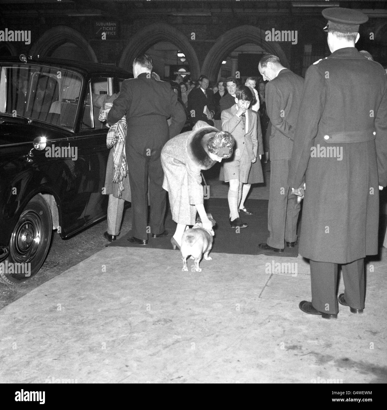 Queen elizabeth ii royal train hi-res stock photography and images - Alamy