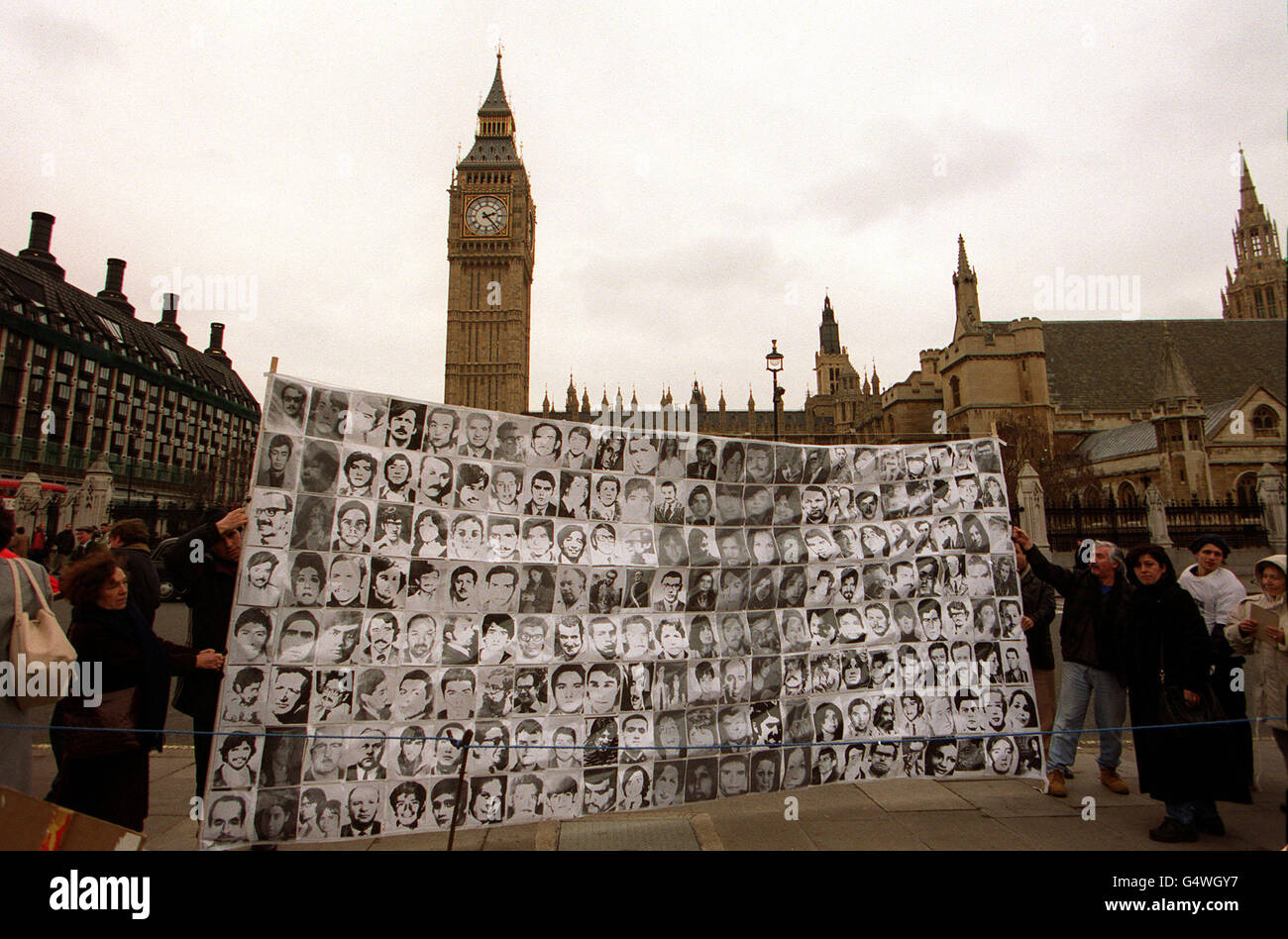 Legal pinochet demo hi-res stock photography and images - Alamy