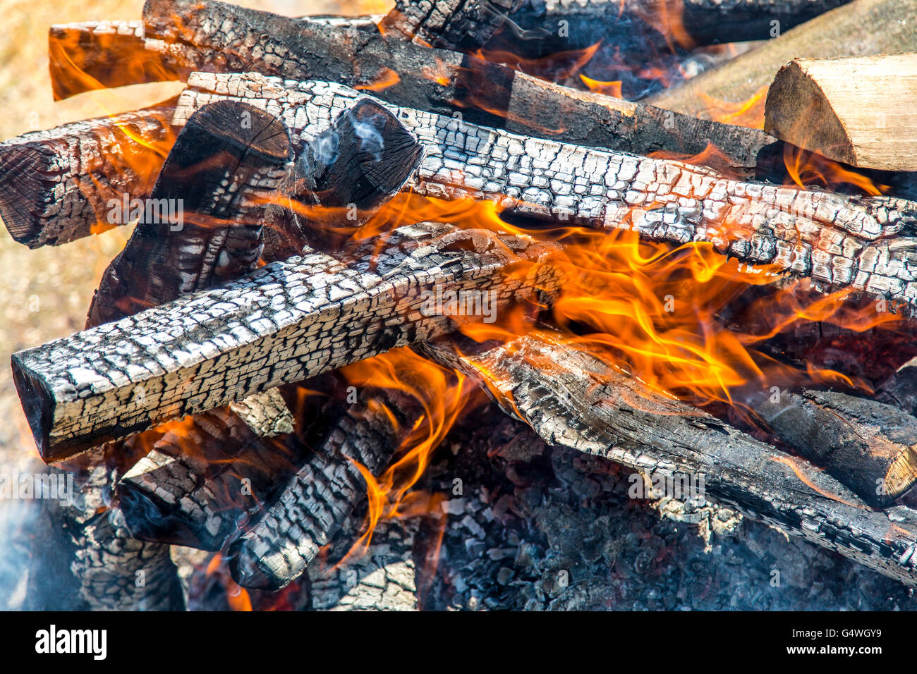 campfire, wood burning, wood fire, flames, embers Stock Photo - Alamy