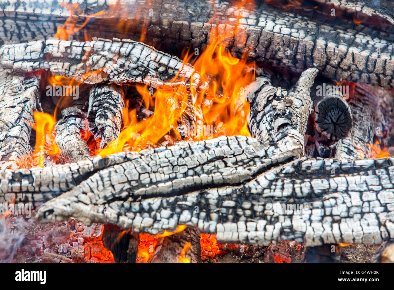 campfire, wood burning, wood fire, flames, embers Stock Photo - Alamy